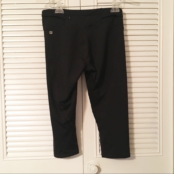 Fabletics | Pants & Jumpsuits | Fabletics Croppedcapri Legging | Poshmark